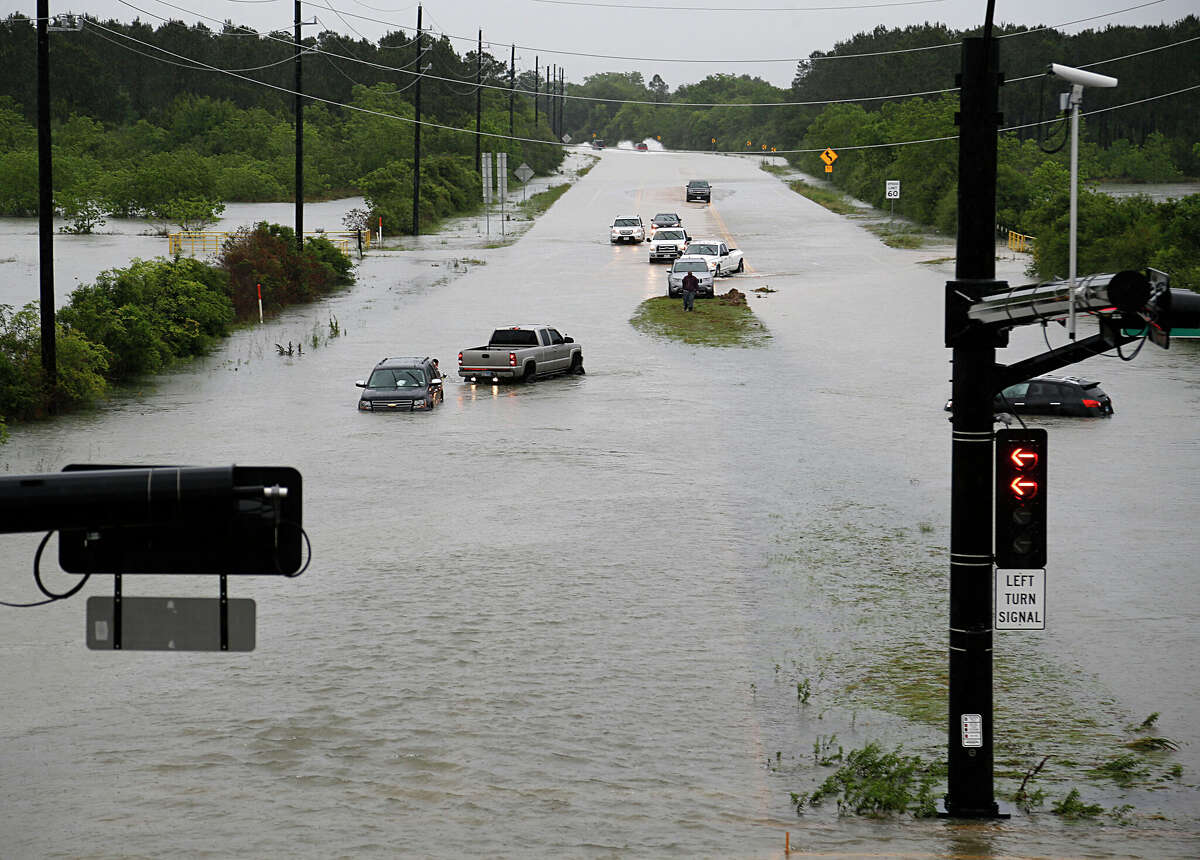 Flooding threat rises in Houston as storms continue Monday