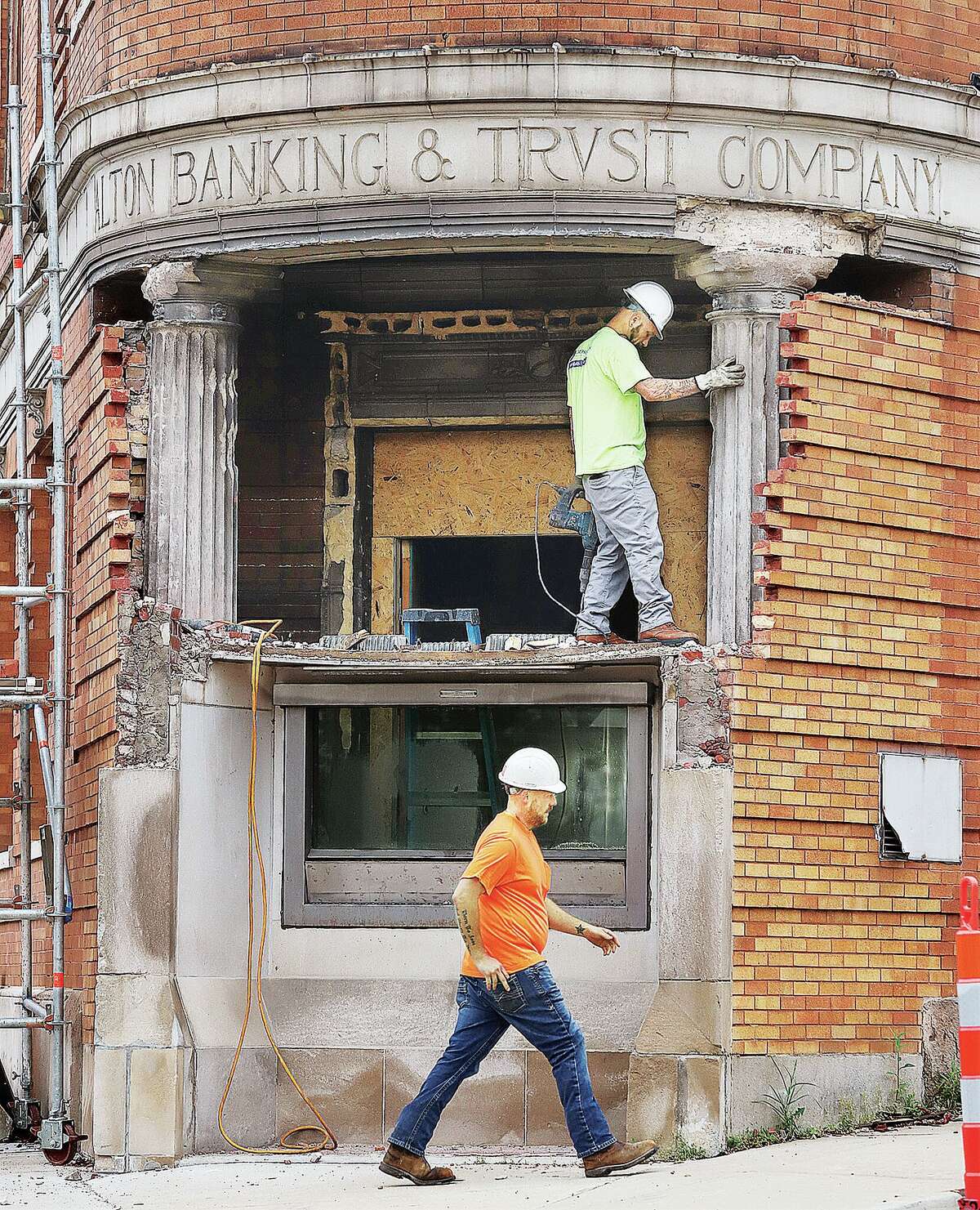 Wedge renovation unveils columns at Alton building