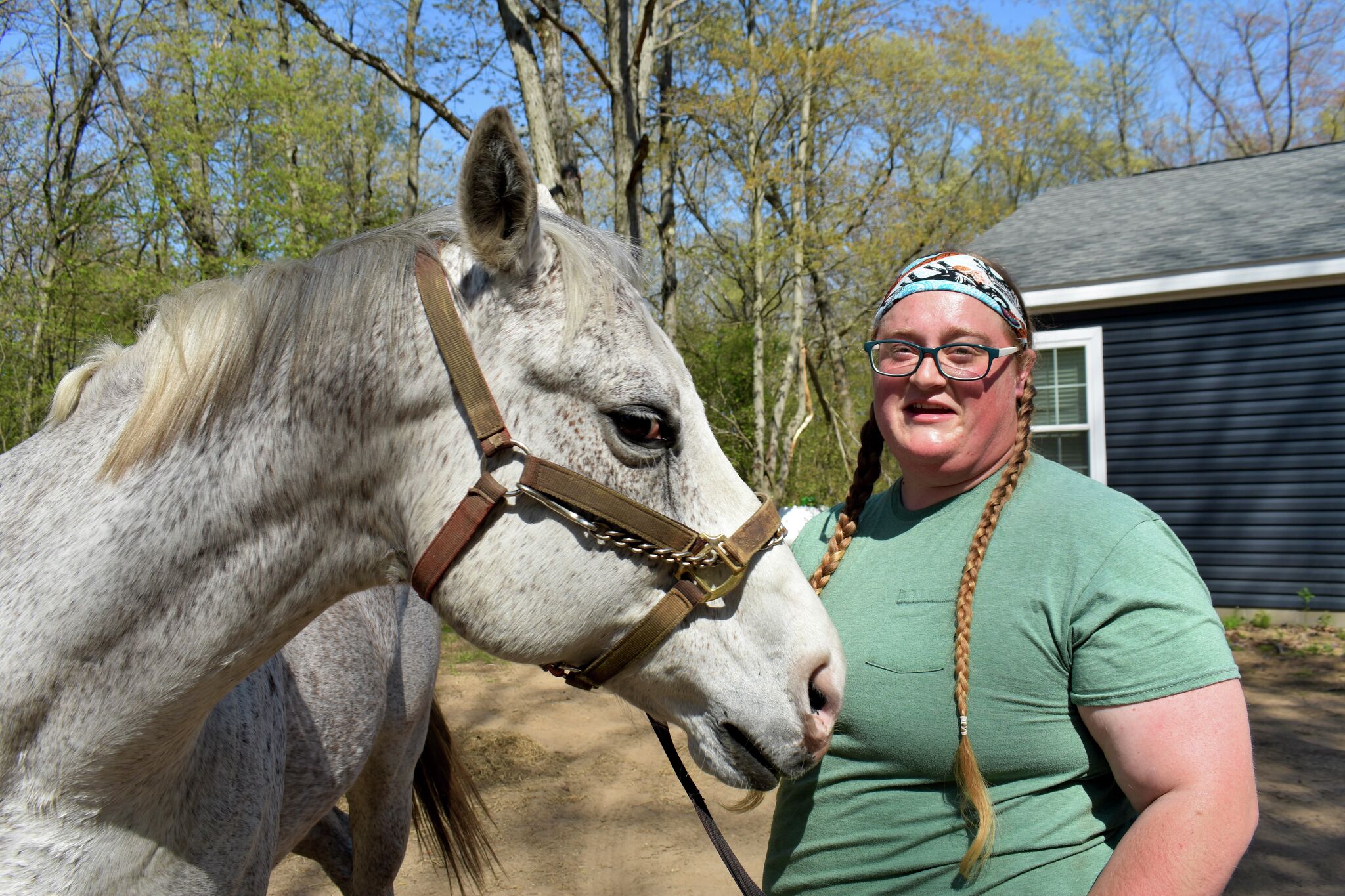 West Michigan farrier Jess Mackenzie helps animals across region