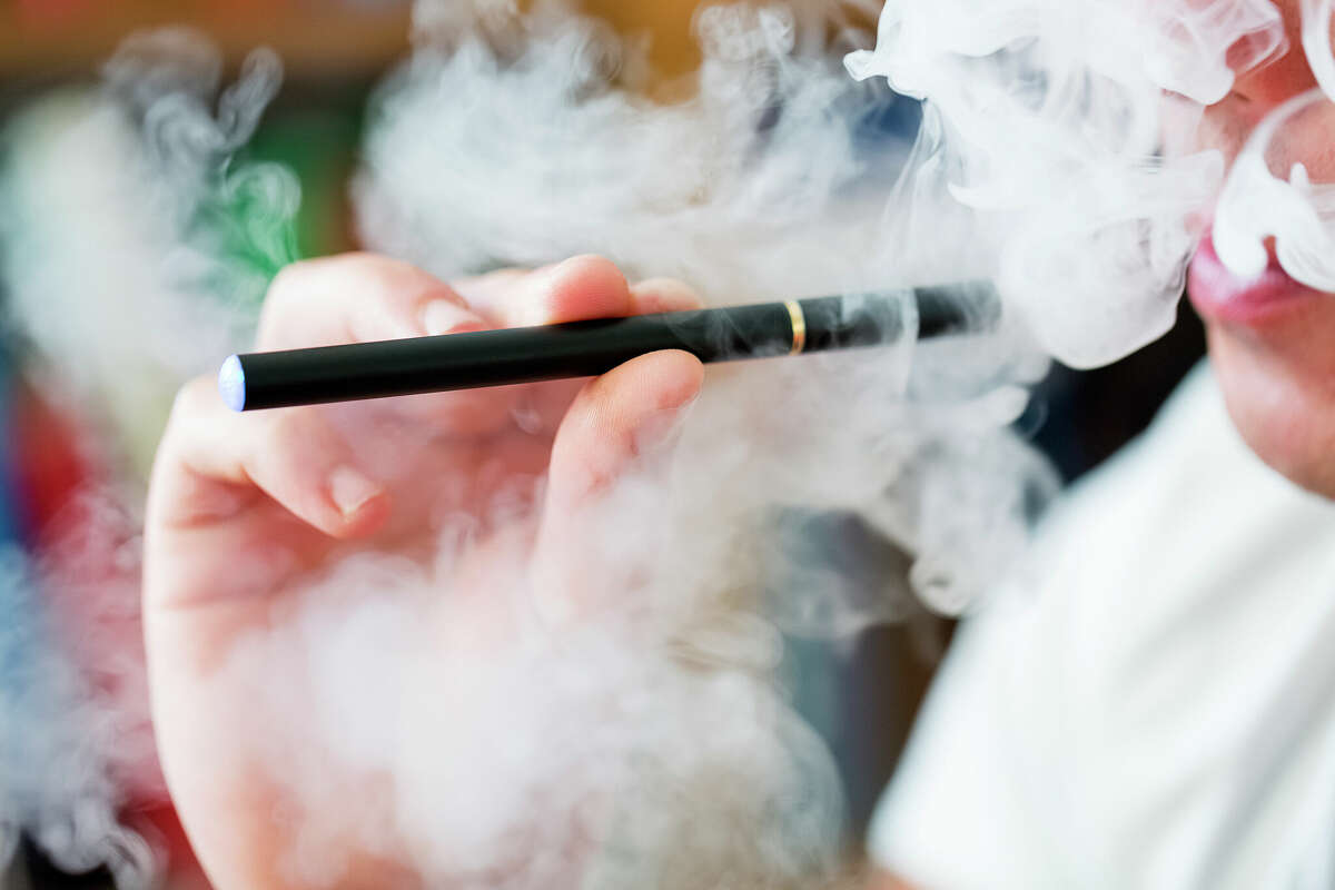New York schools struggle to contain teen vaping