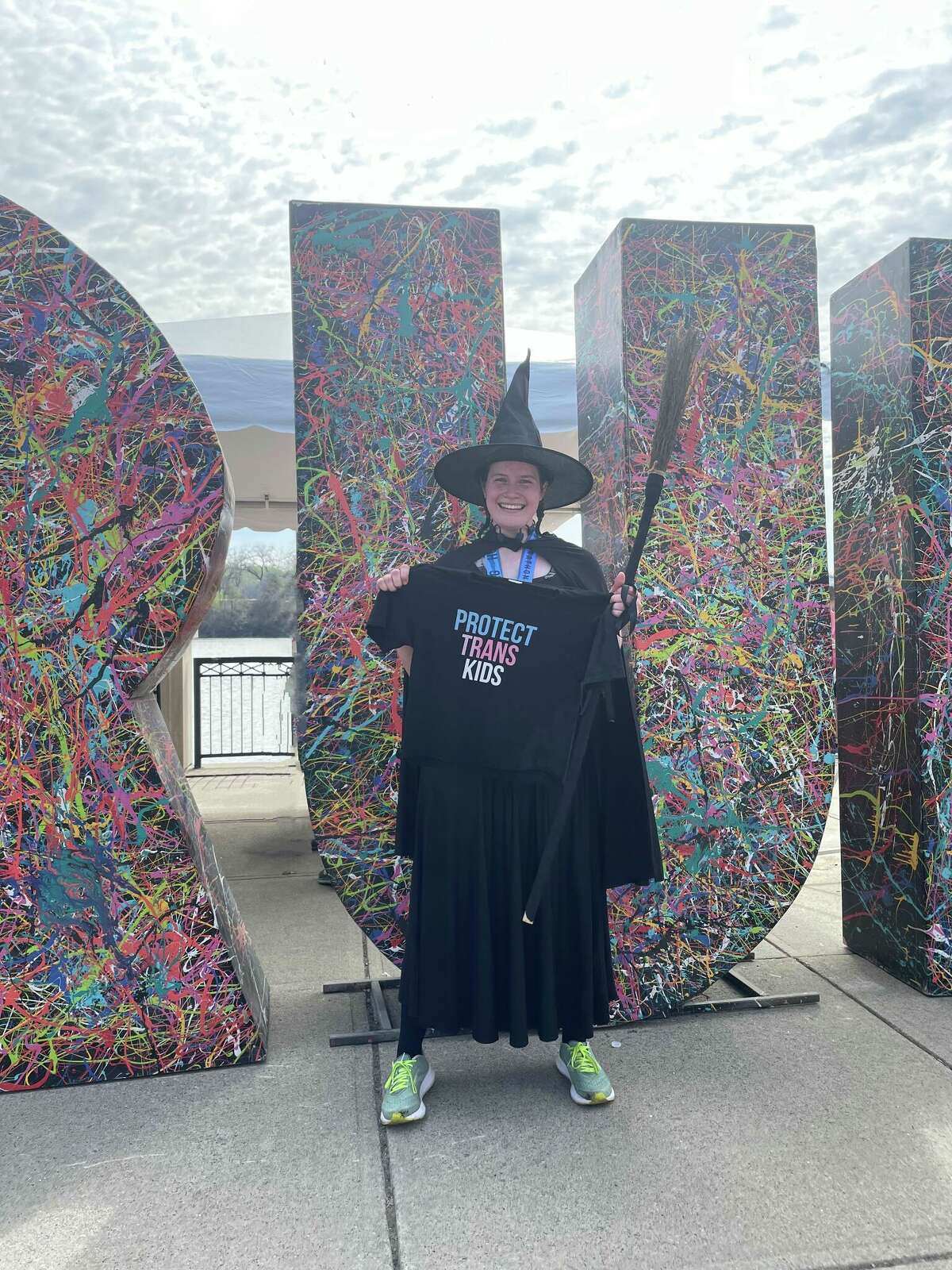 Runner sets record for half marathon dressed as witch in Albany race