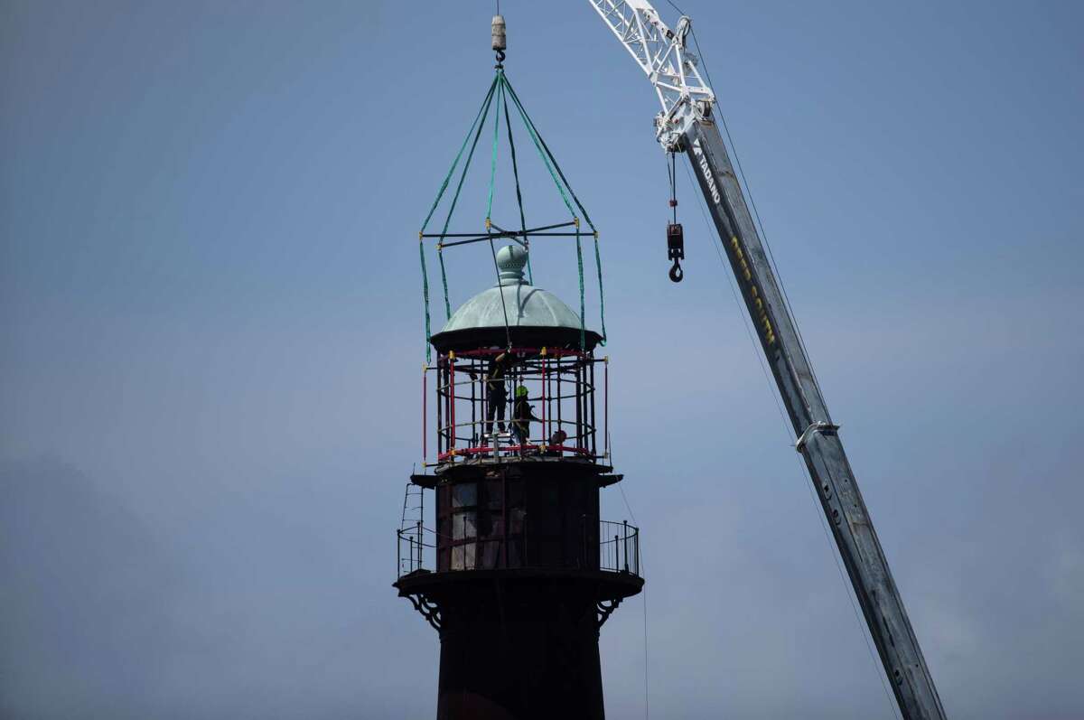 Bolivar Peninsula lighthouse top removed for restoration project
