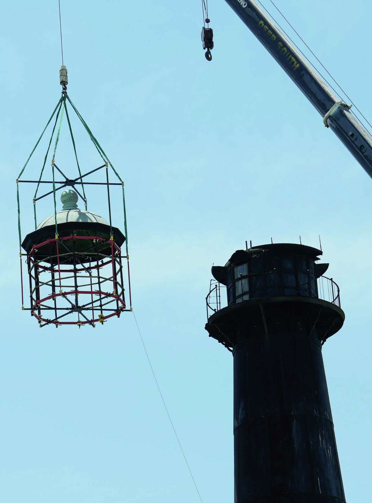 Bolivar Peninsula lighthouse top removed for restoration project