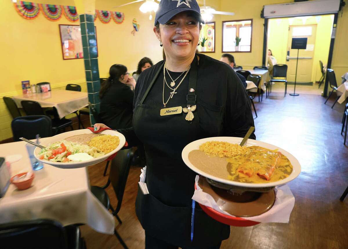 Open for 25 years, family-owned Las Cazuelas plans further growth