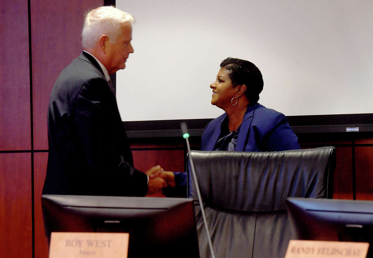 Roy West gets sworn in as Beaumont's newest mayor