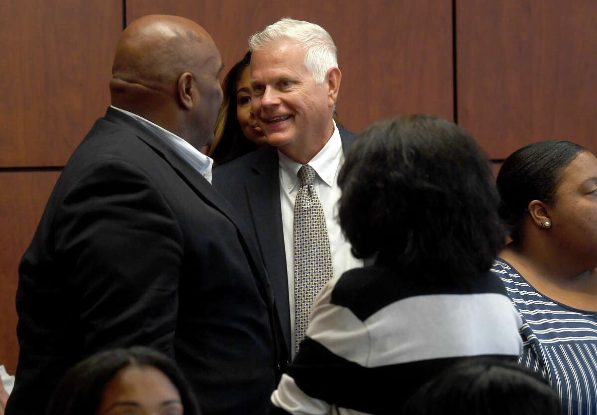 Roy West gets sworn in as Beaumont's newest mayor