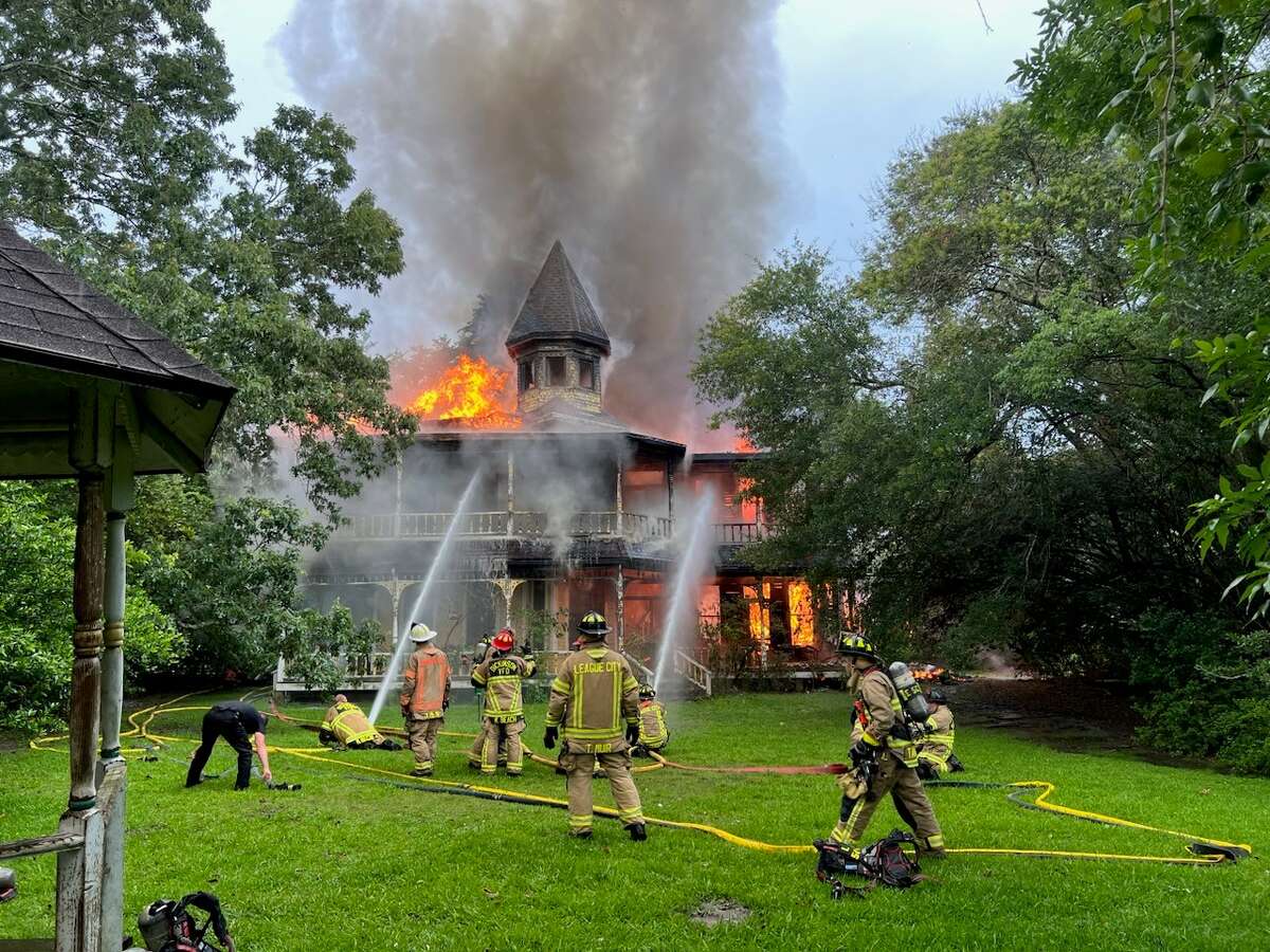 Dickinson's oldest home destroyed in large fire