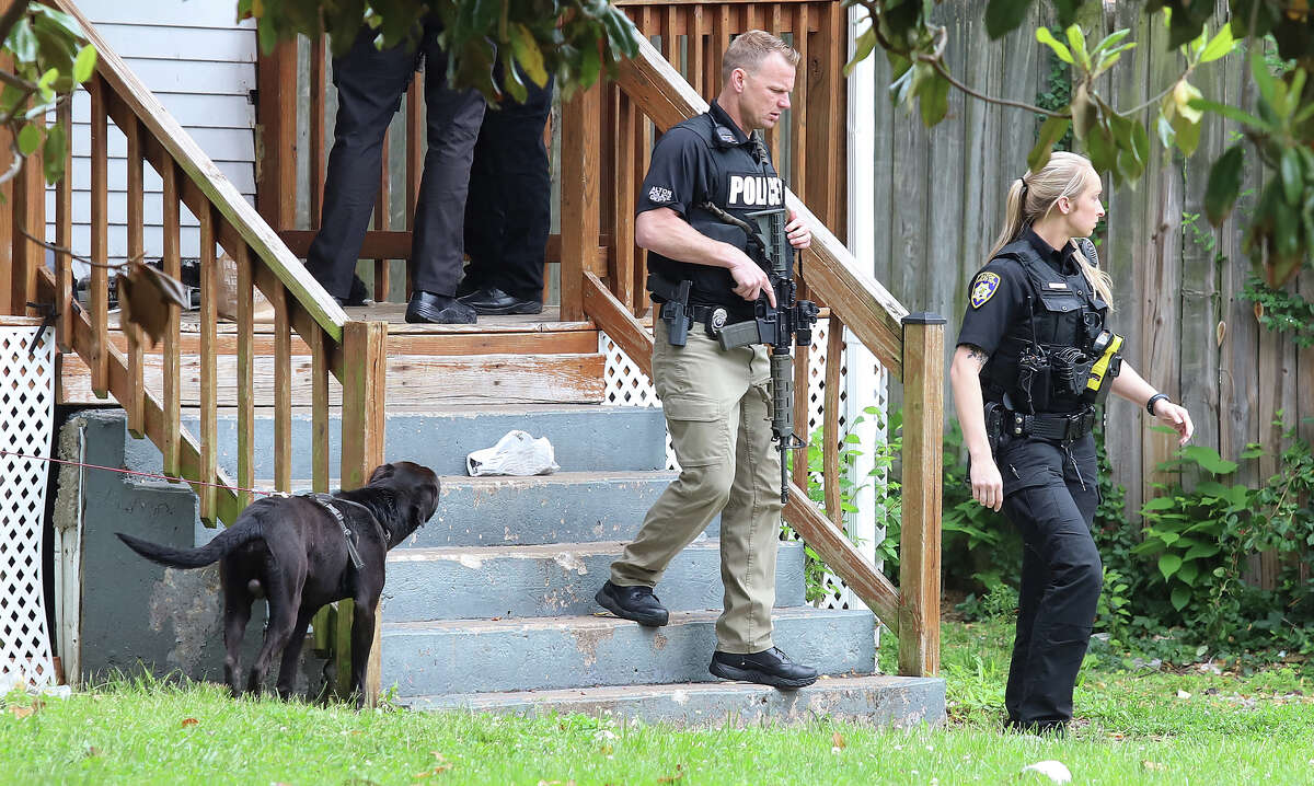 One hospitalized, one in custody after Alton shooting Tuesday