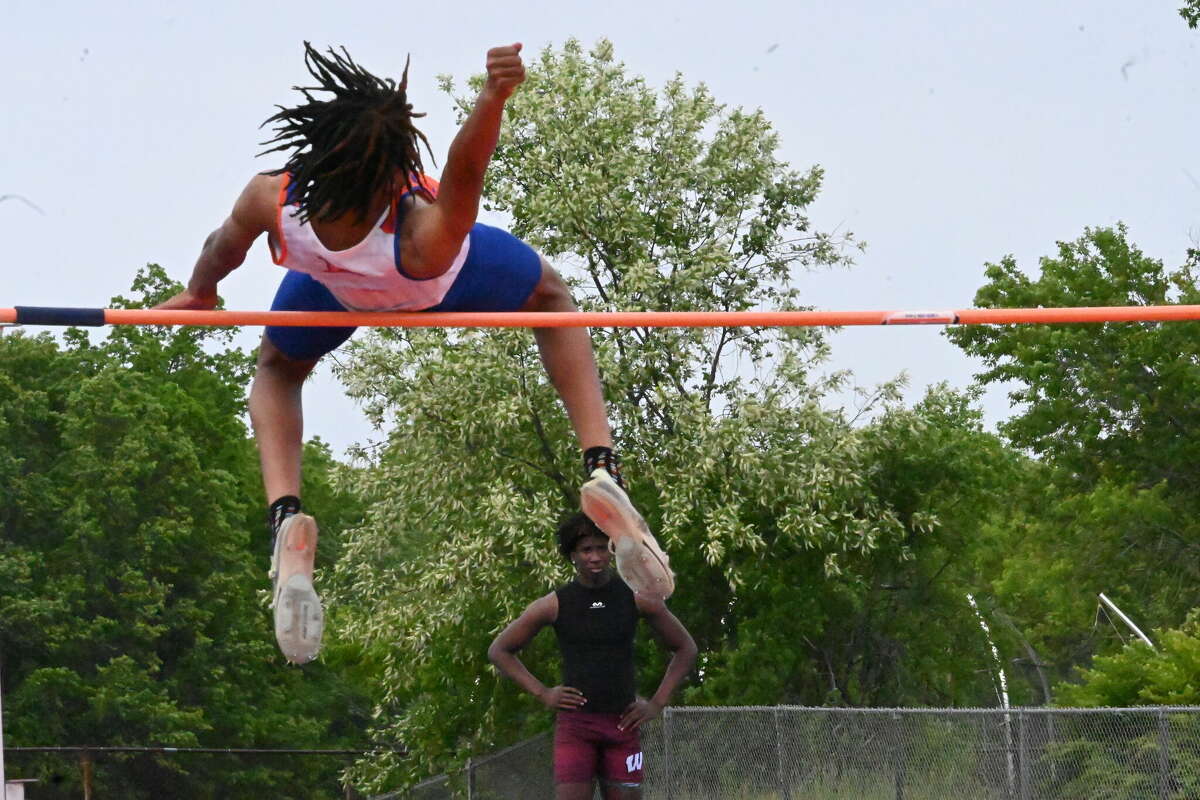 Bloomfield, Windsor split annual CT high school track and field meet