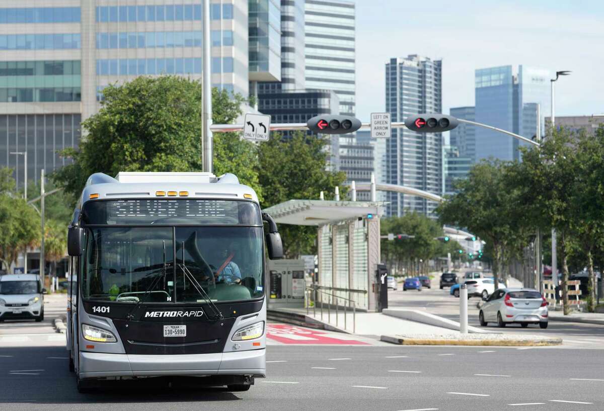 Gulfton BRT plan aims to fit big buses in tight street space