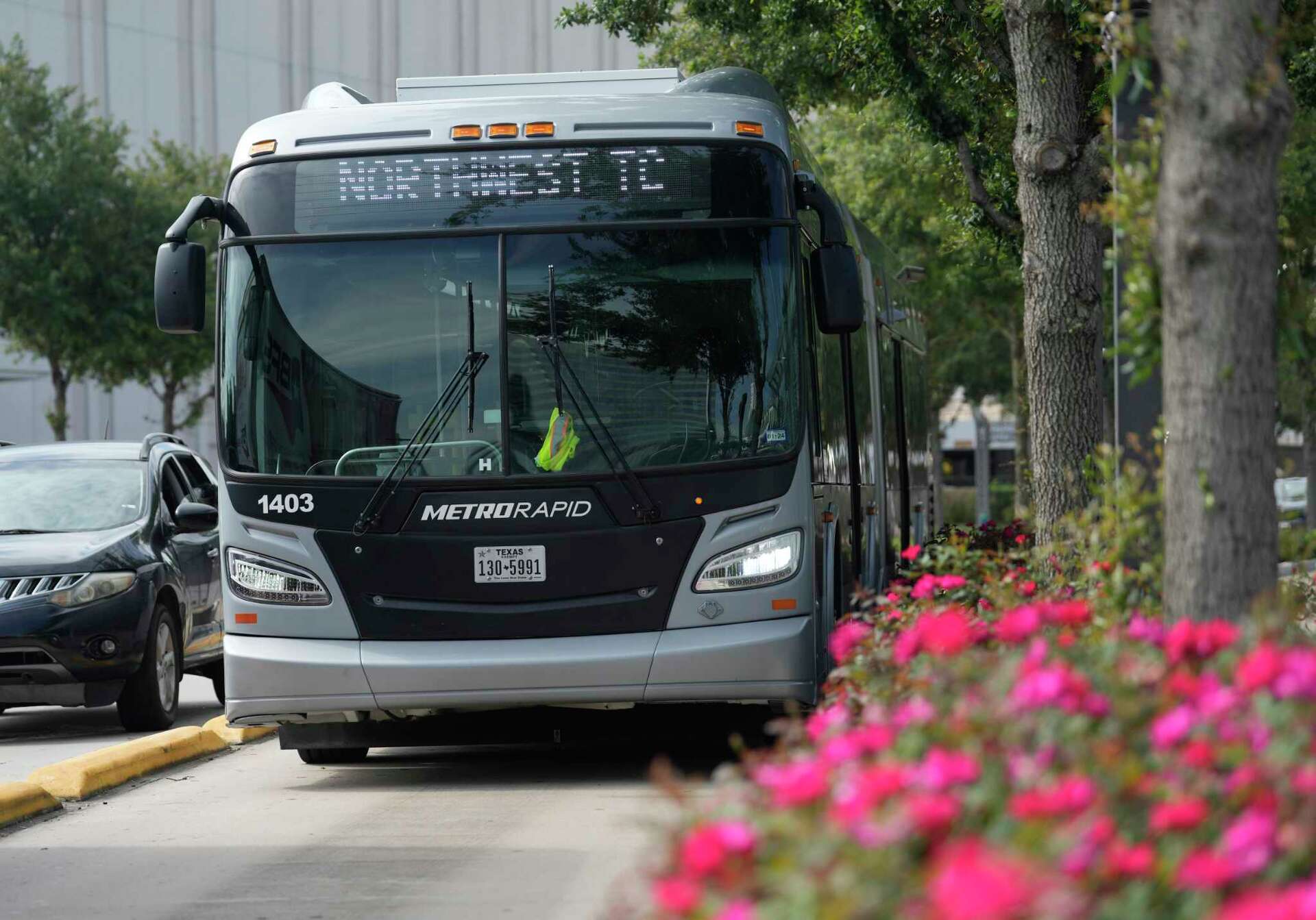 Metro to reduce service on Silver Line rapid transit along Post Oak