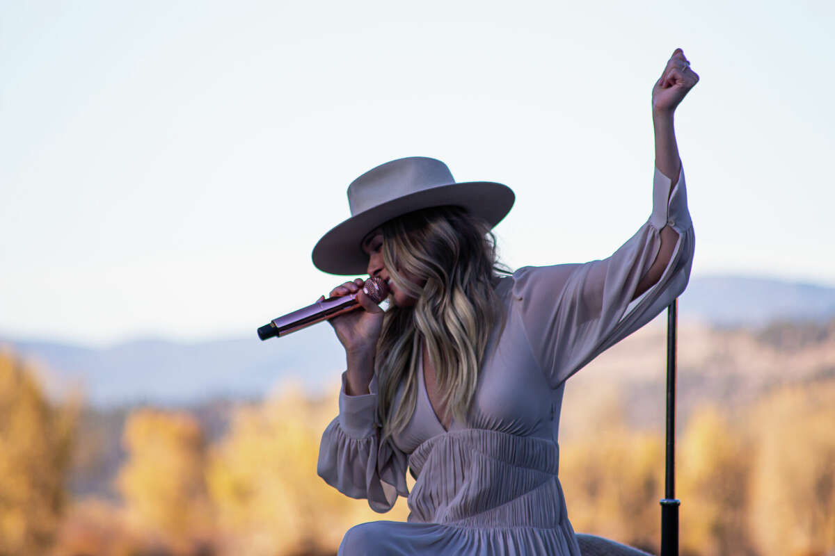 LeAnn Rimes brings her tour to Garde Arts Center in Connecticut