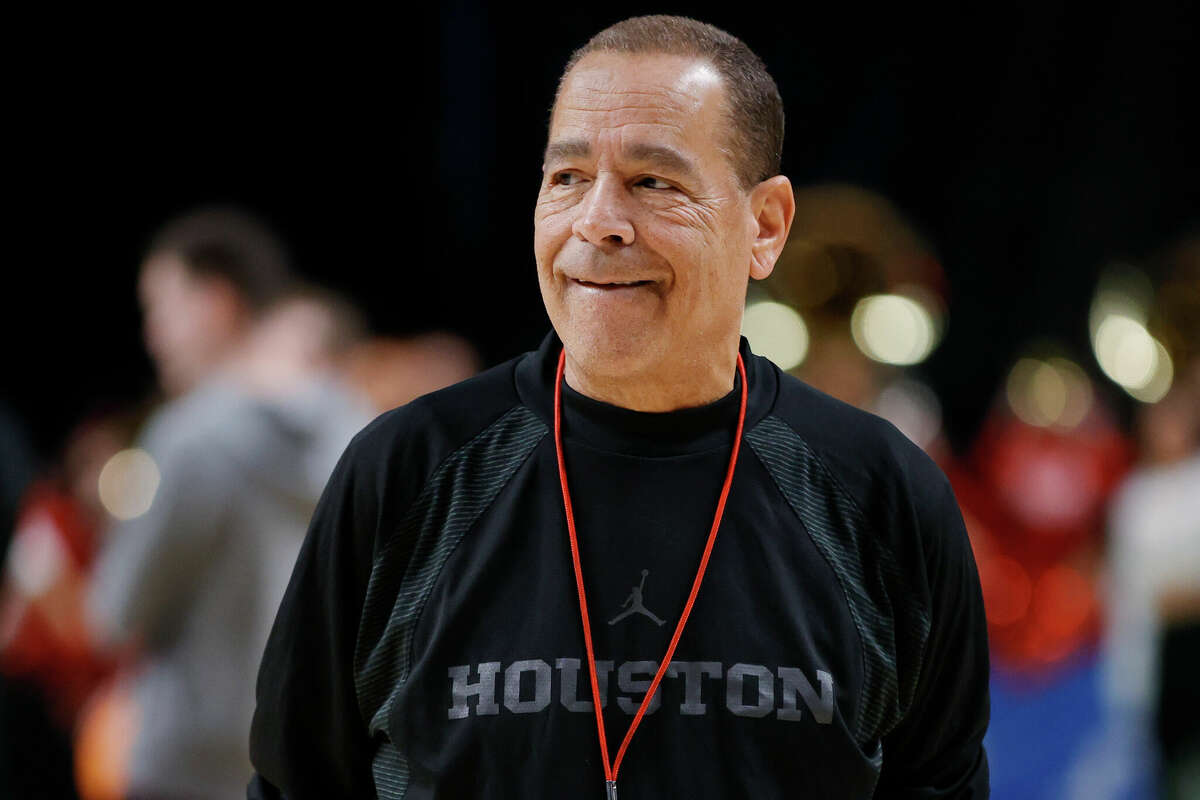 Houston's Kelvin Sampson downplays meeting with Bucks