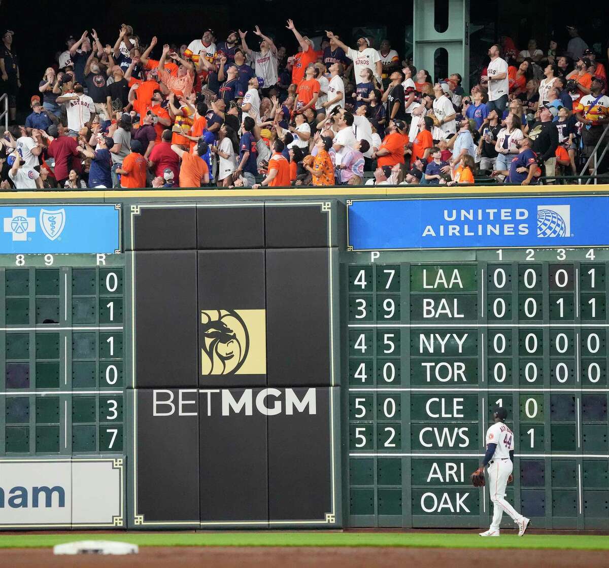 Houston Astros: Stirring comeback vs. Cubs leads to 'win of the year'