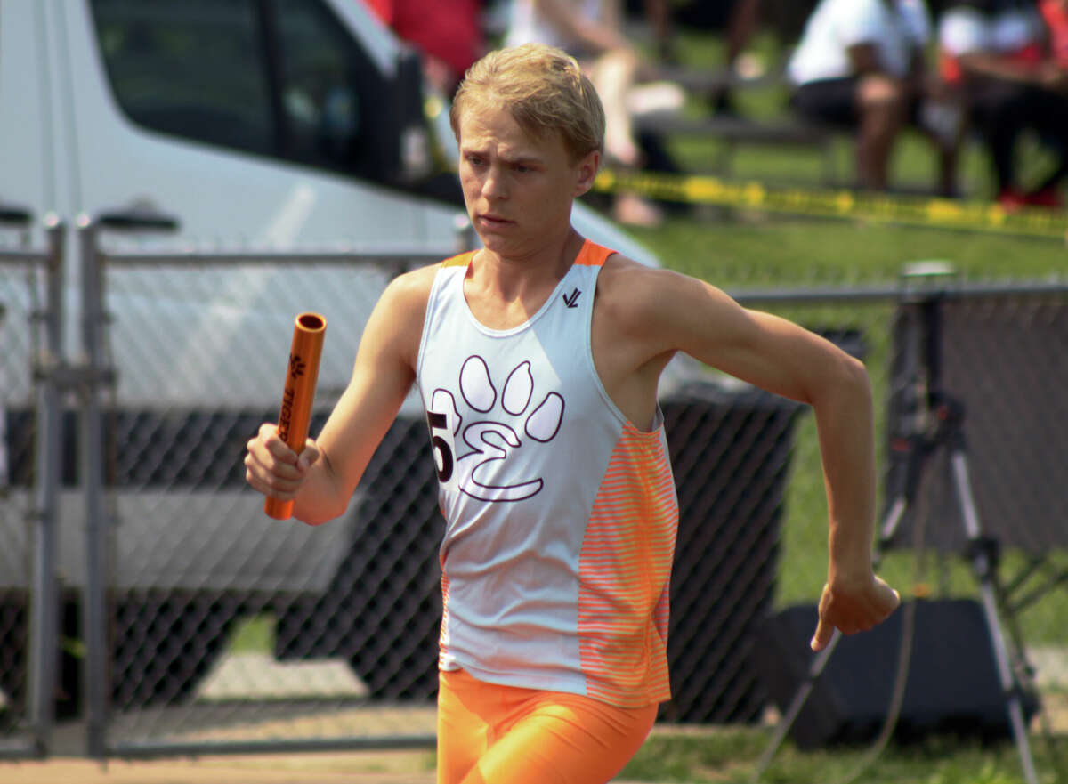 Edwardsville defends sectional championship
