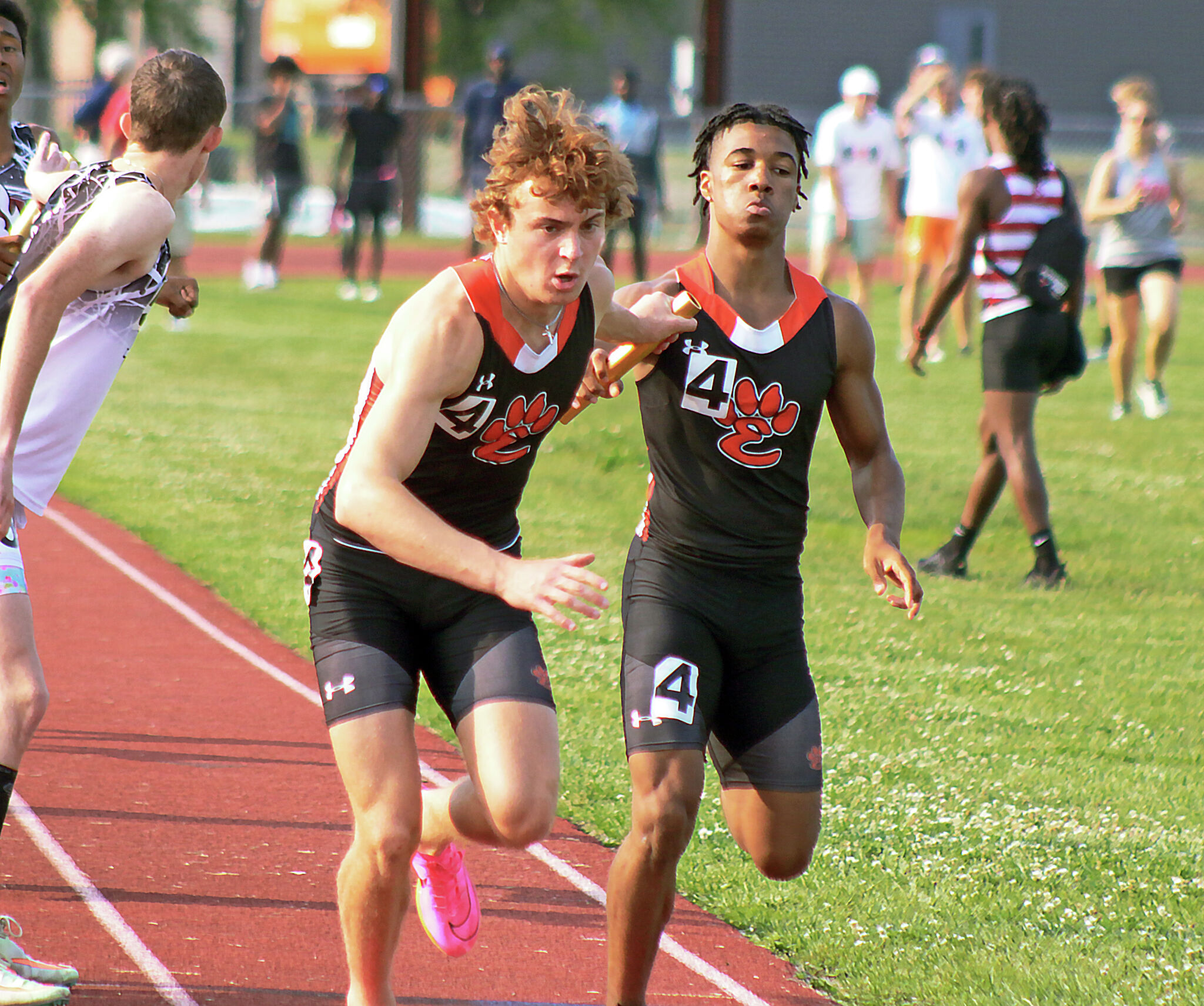 Edwardsville defends sectional championship