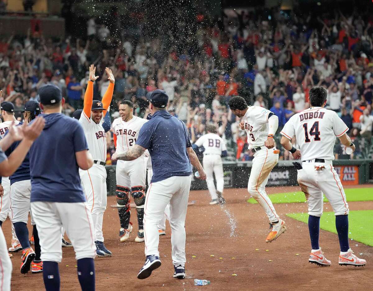 Houston Astros: Stirring comeback vs. Cubs leads to 'win of the year'