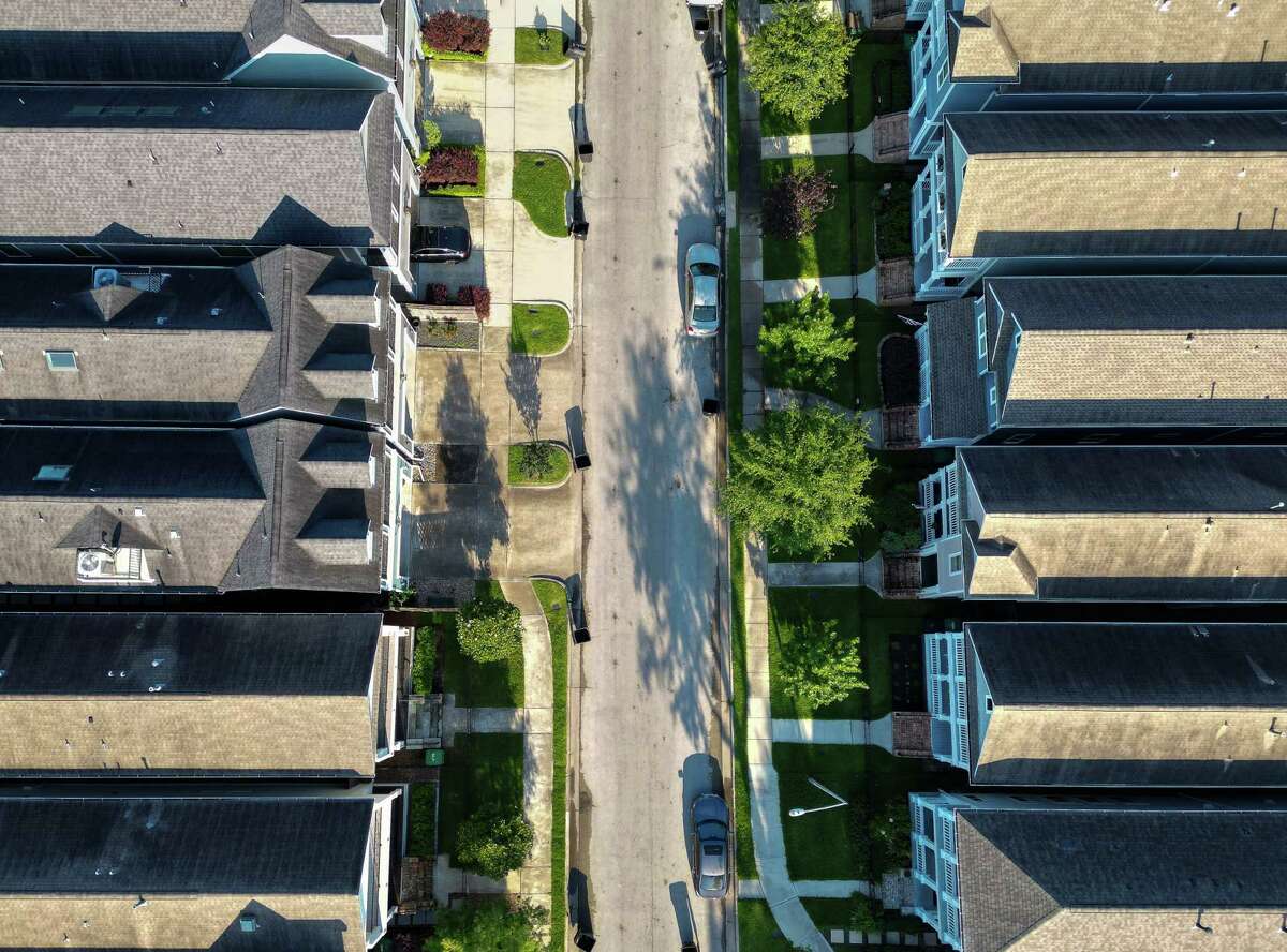 Planners, developers split on driveways for townhomes