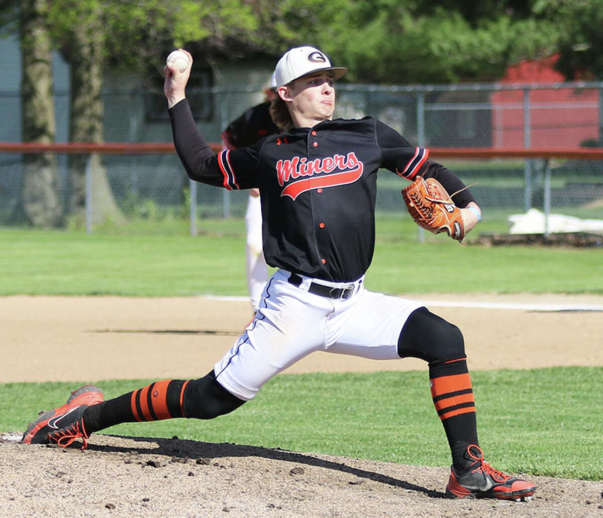 Gillespie, Carlinville win Class 2A regional semifinals
