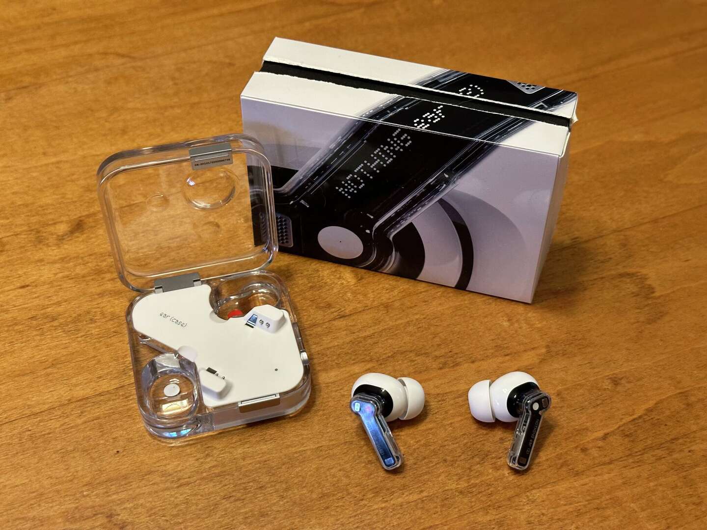 Ear (2) buds feature strong audio, weak noise canceling