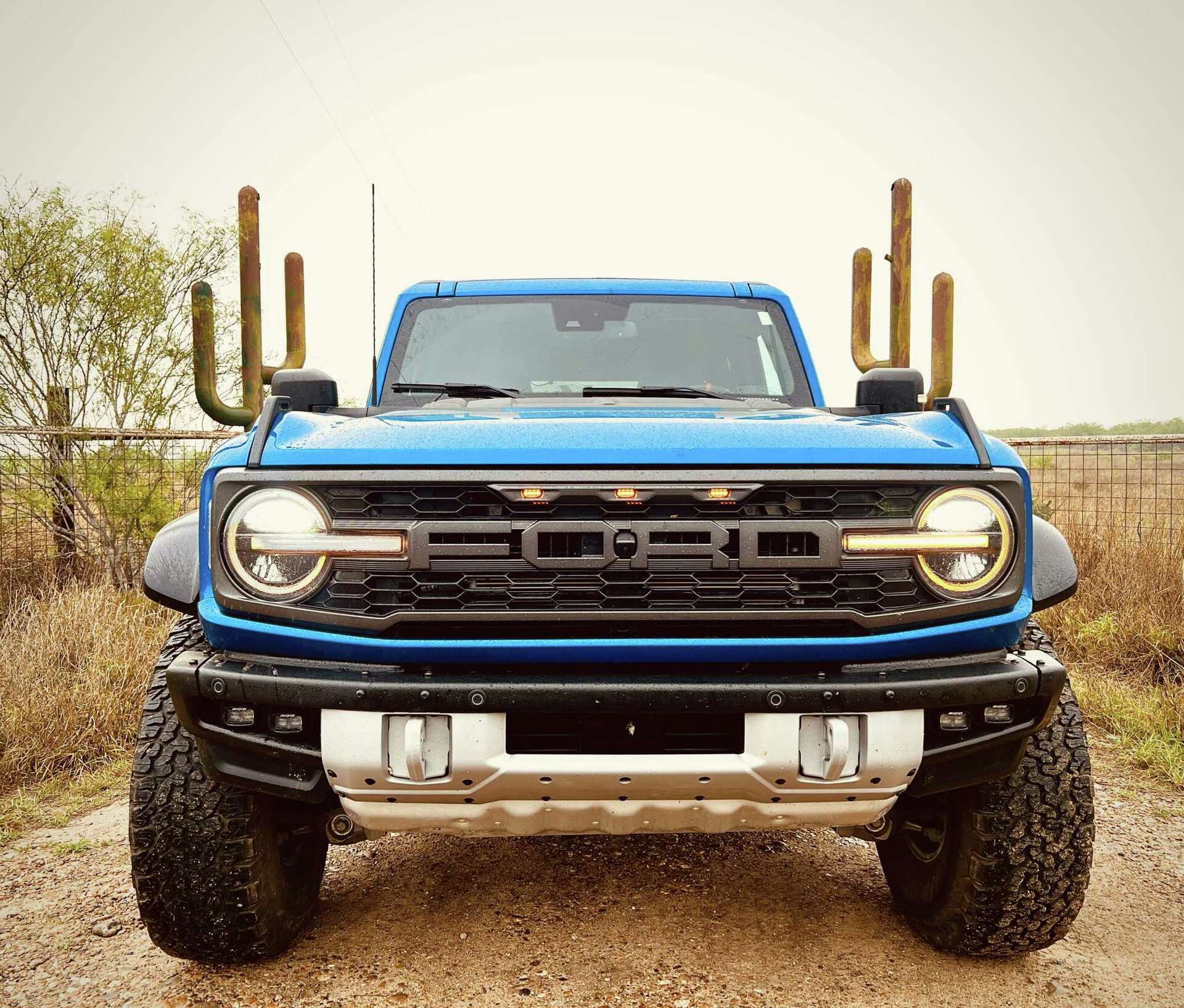 Bronco Raptor 2023 delivers sports car performance