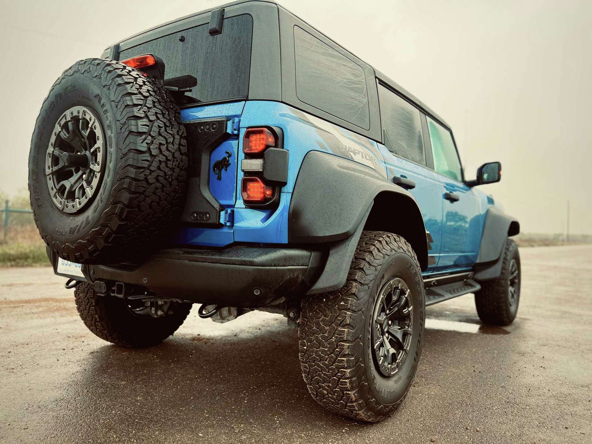 Bronco Raptor 2023 delivers sports car performance