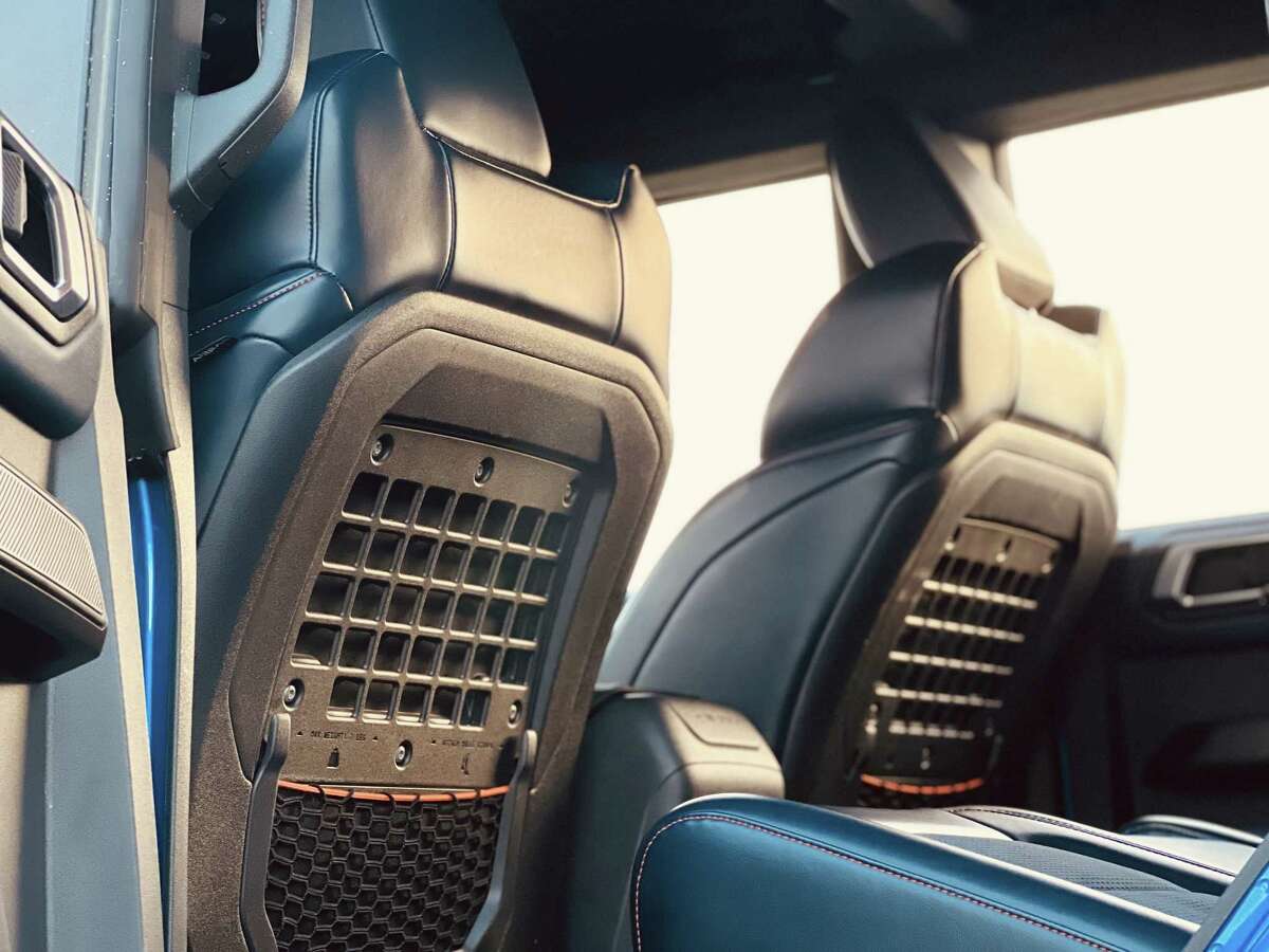 Bronco Raptor 2023 delivers sports car performance