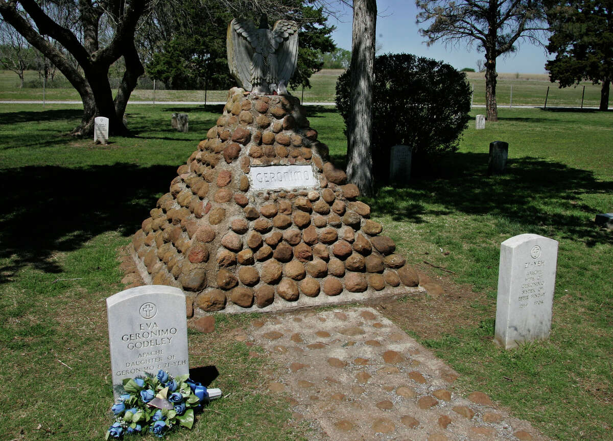 Did a Yale secret society steal a famous Apache leader's skull?