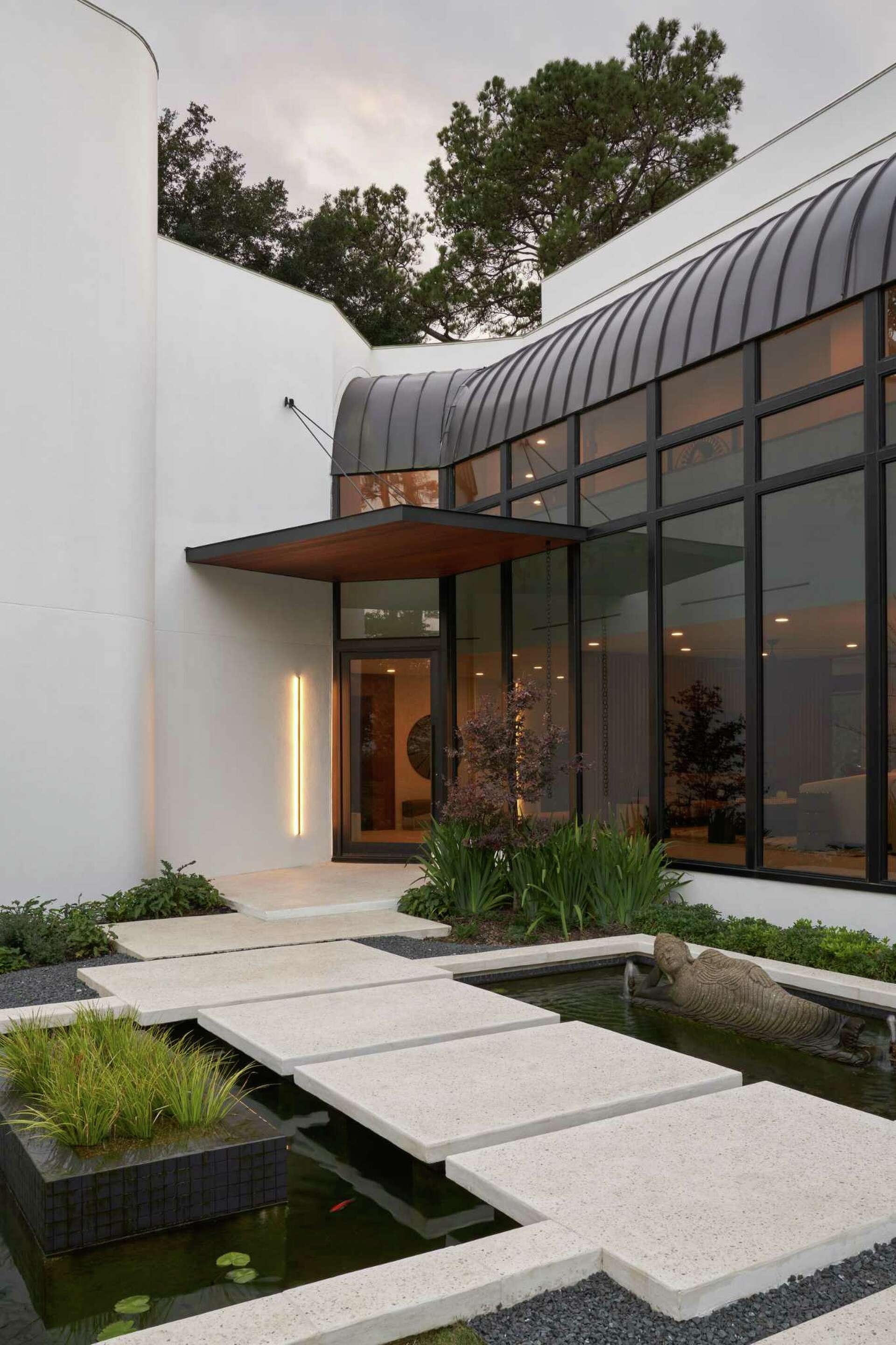 Renovation saves modern River Oaks home that others gave up on