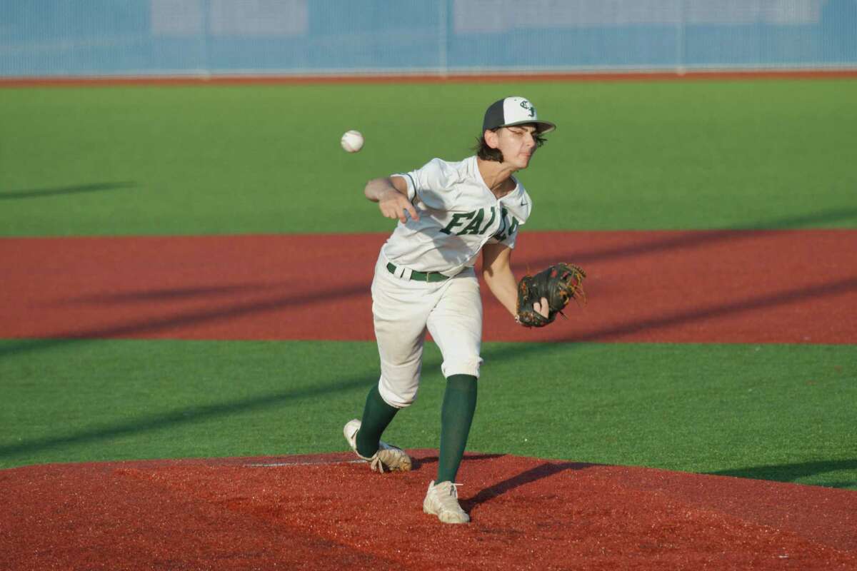 Pearland Oilers clip Clear Falls Knights in playoff series opener