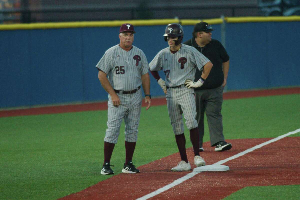 Pearland Oilers clip Clear Falls Knights in playoff series opener