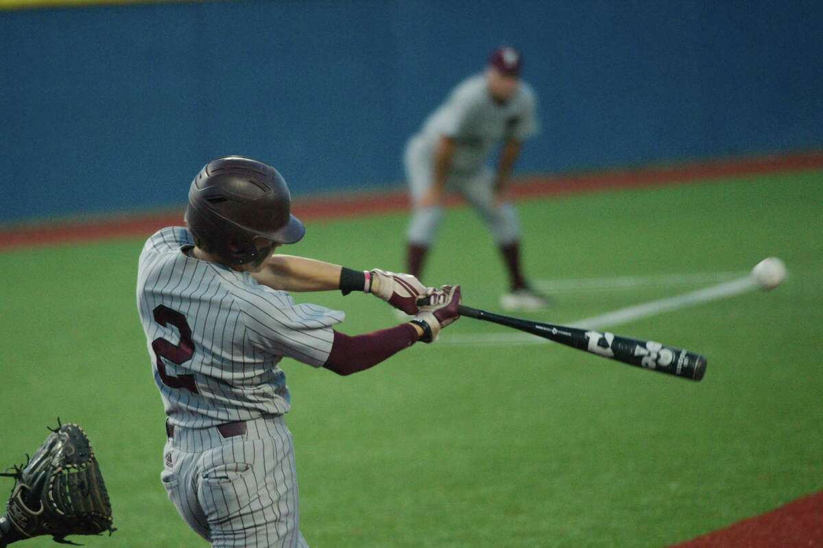 Pearland Oilers clip Clear Falls Knights in playoff series opener