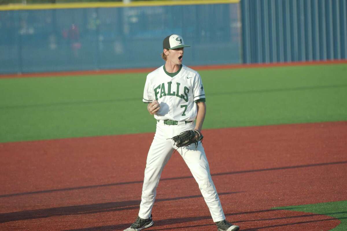 Pearland Oilers clip Clear Falls Knights in playoff series opener