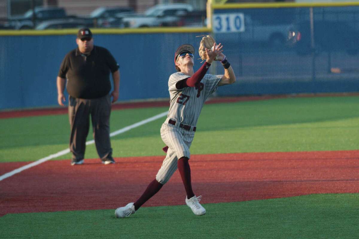 Pearland Oilers clip Clear Falls Knights in playoff series opener