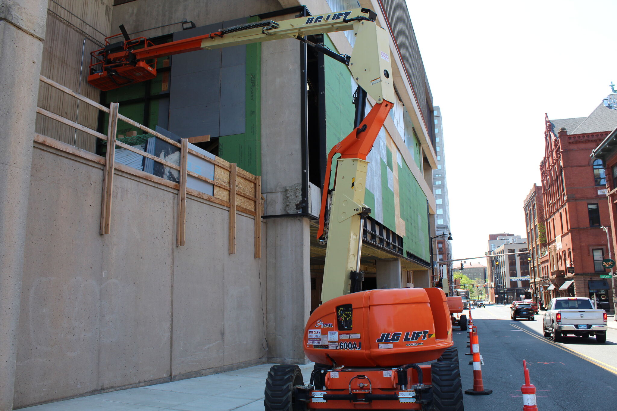 CT officials cut deal for XL Center renovations with private funds