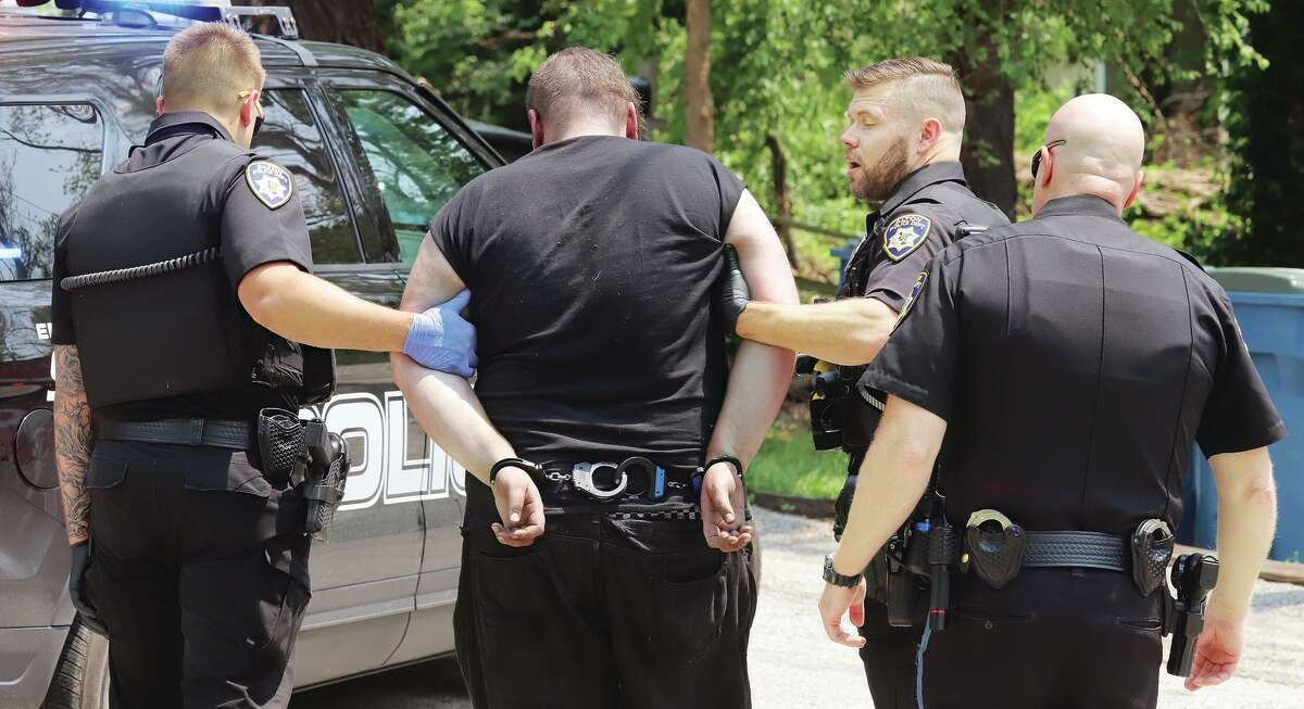 Man sets fire to Alton home Thursday afternoon