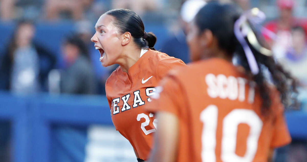 Texas Longhorns throw no-hitter to open NCAA softball tournament
