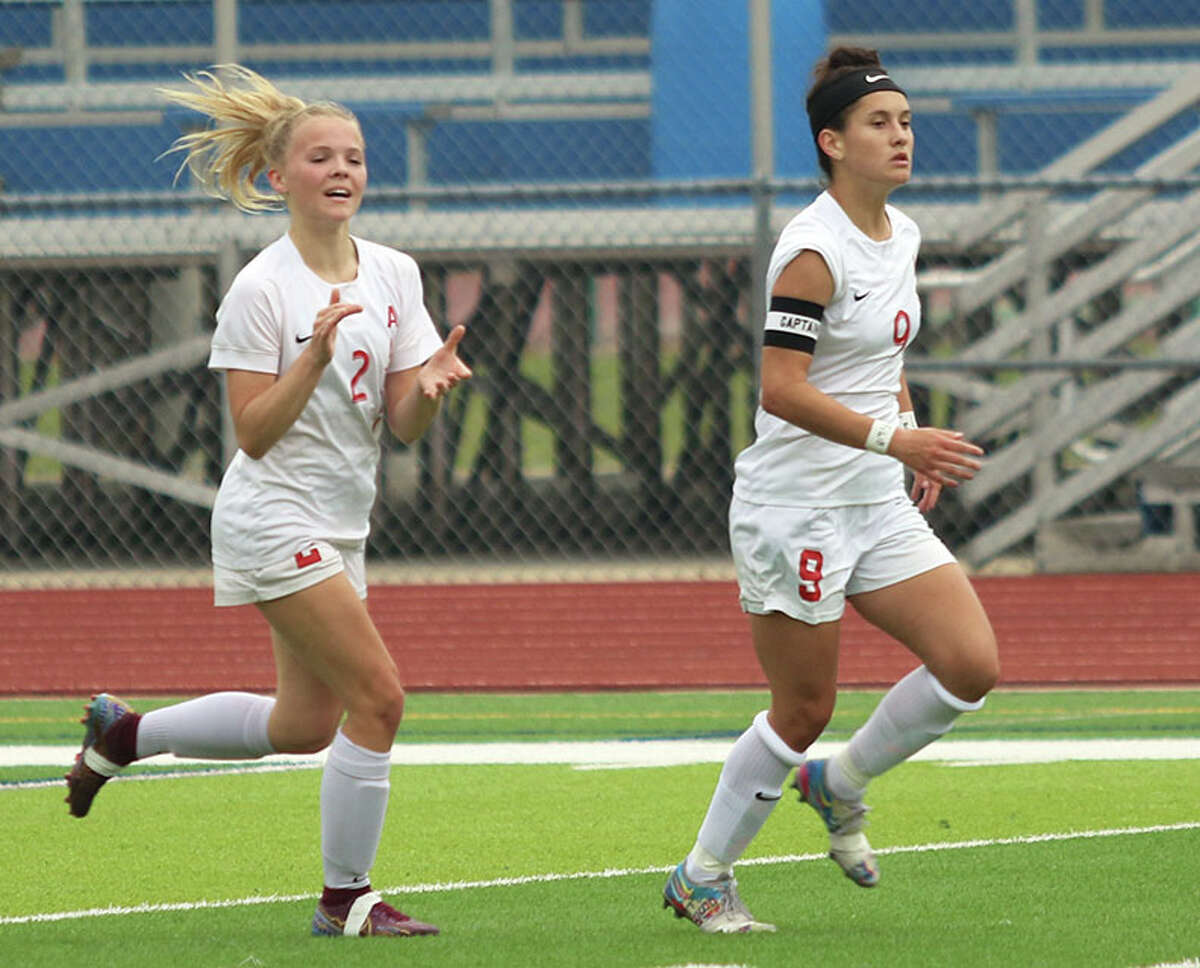 O'Fallon too much, takes out Alton to win regional title