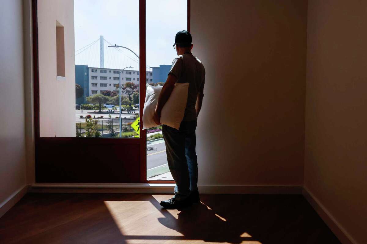S.F. opens $110 million housing complex for homeless veterans