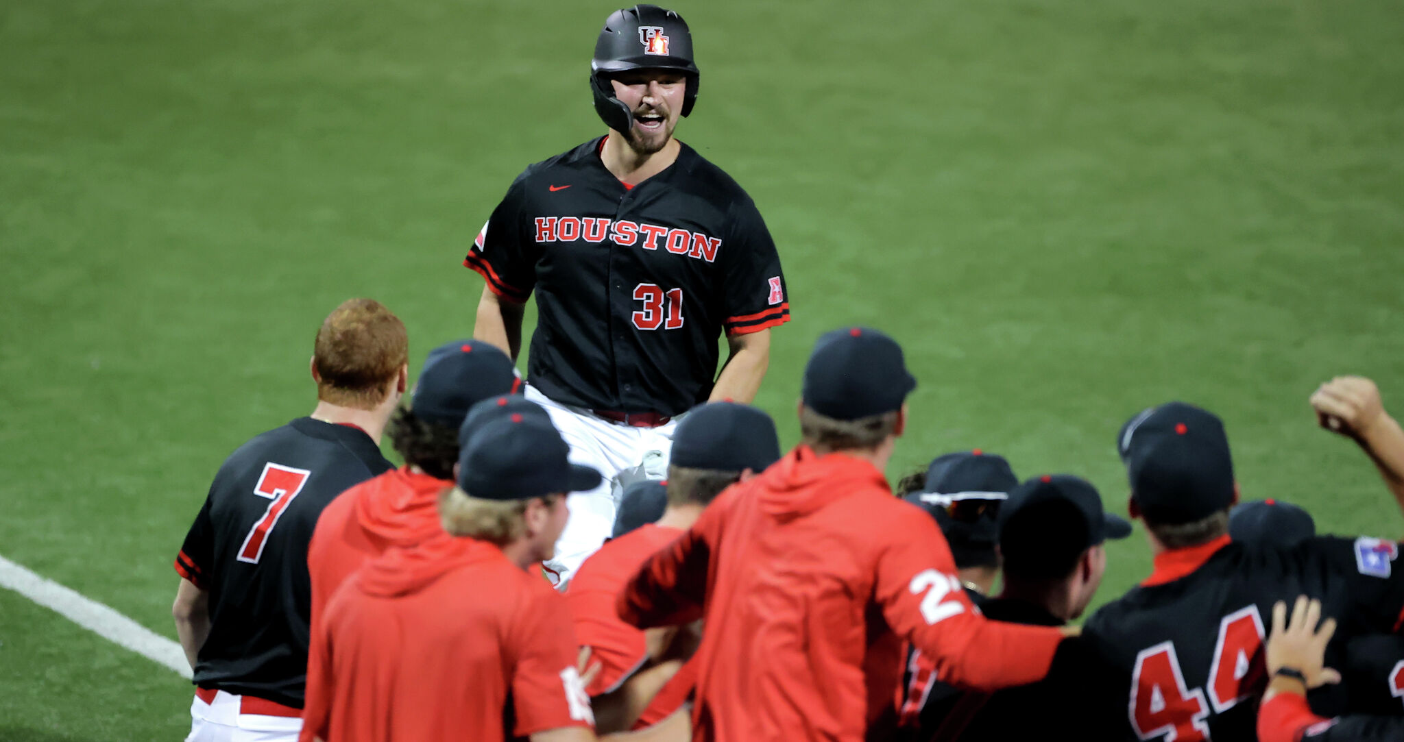 Houston Cougars baseball keeps conference title hopes alive