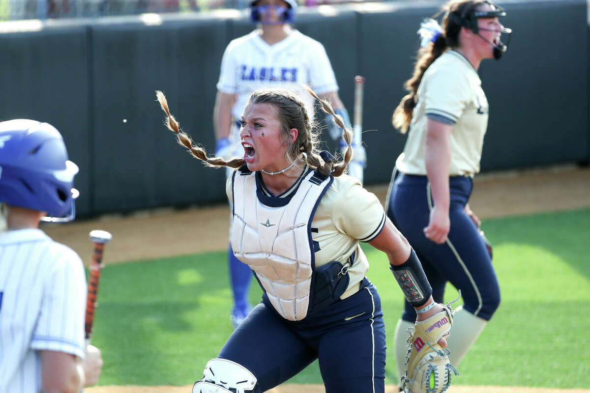 No. 1 Lake Creek sweeps No. 3 Barbers Hill, advances to regional final