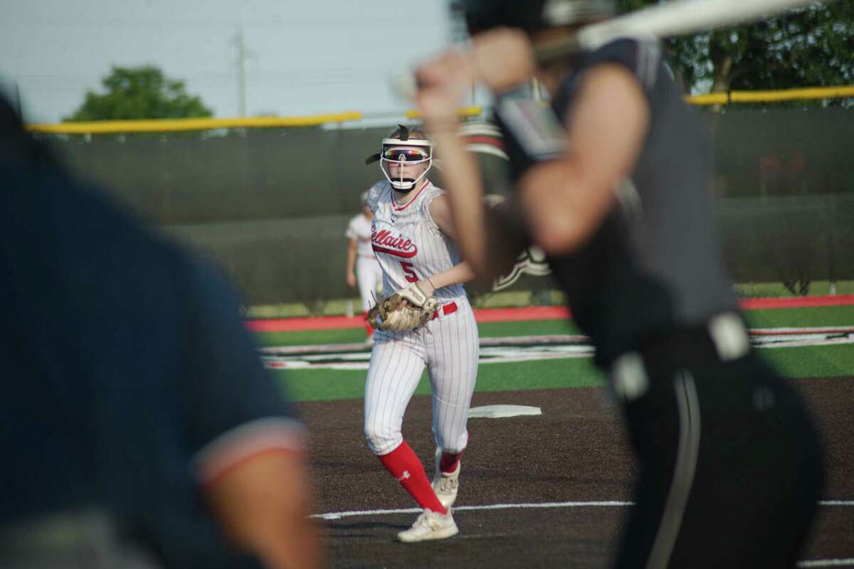 Softball playoffs: Pearland Oilers sweep Bellaire Cardinals