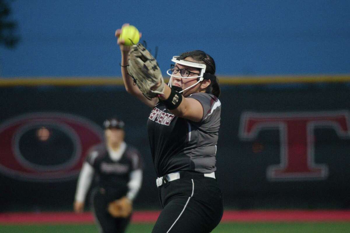 Softball playoffs: Pearland Oilers sweep Bellaire Cardinals
