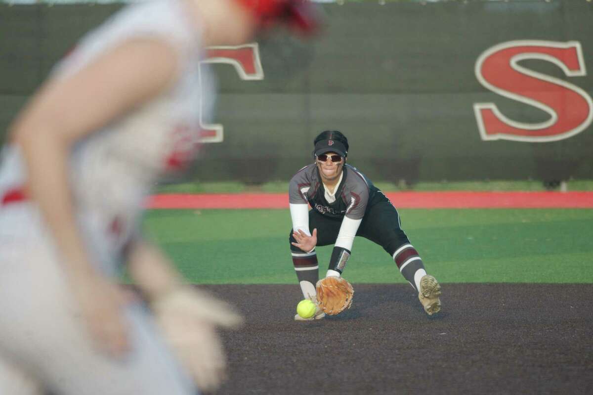 Softball playoffs: Pearland Oilers sweep Bellaire Cardinals
