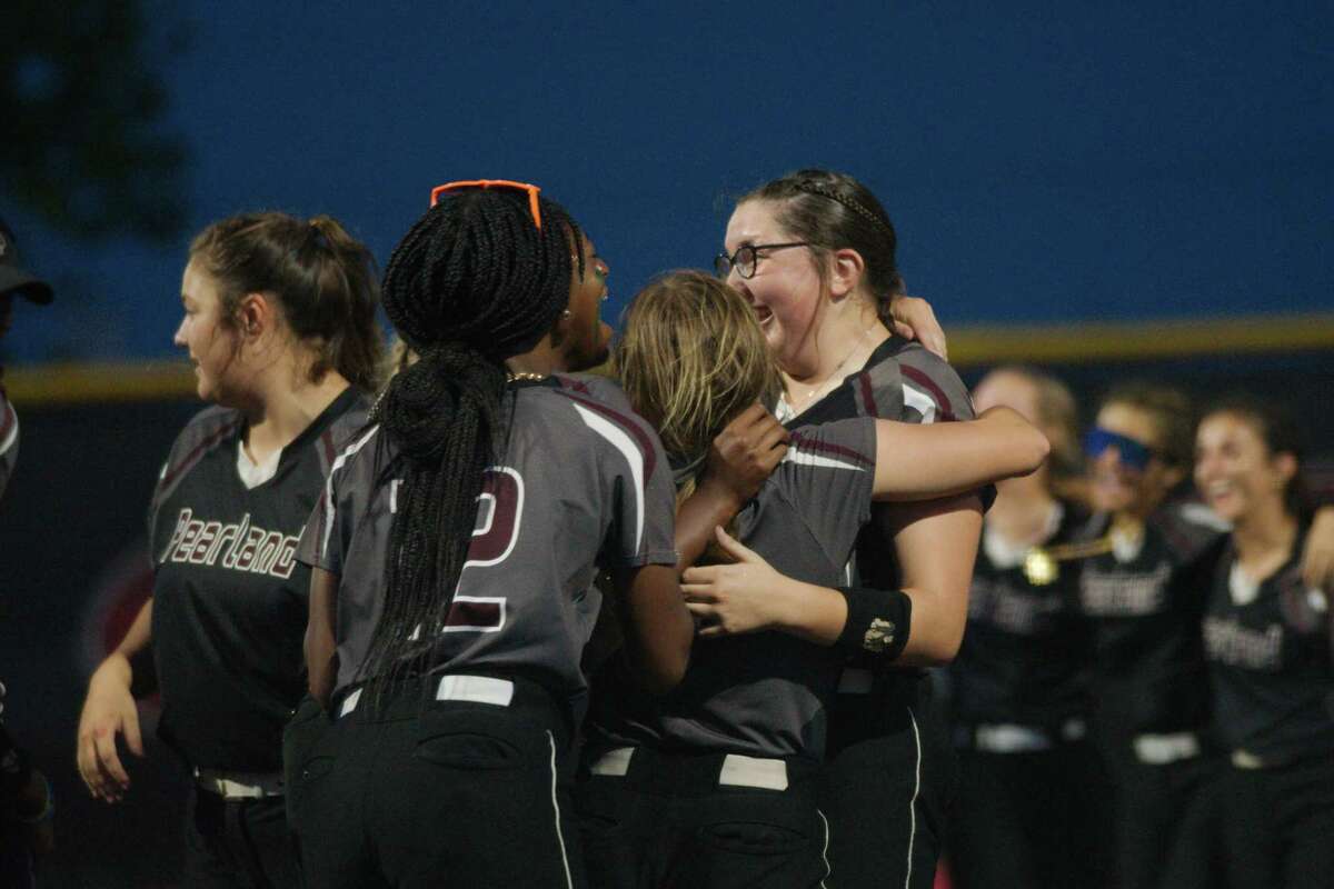 Softball playoffs: Pearland Oilers sweep Bellaire Cardinals