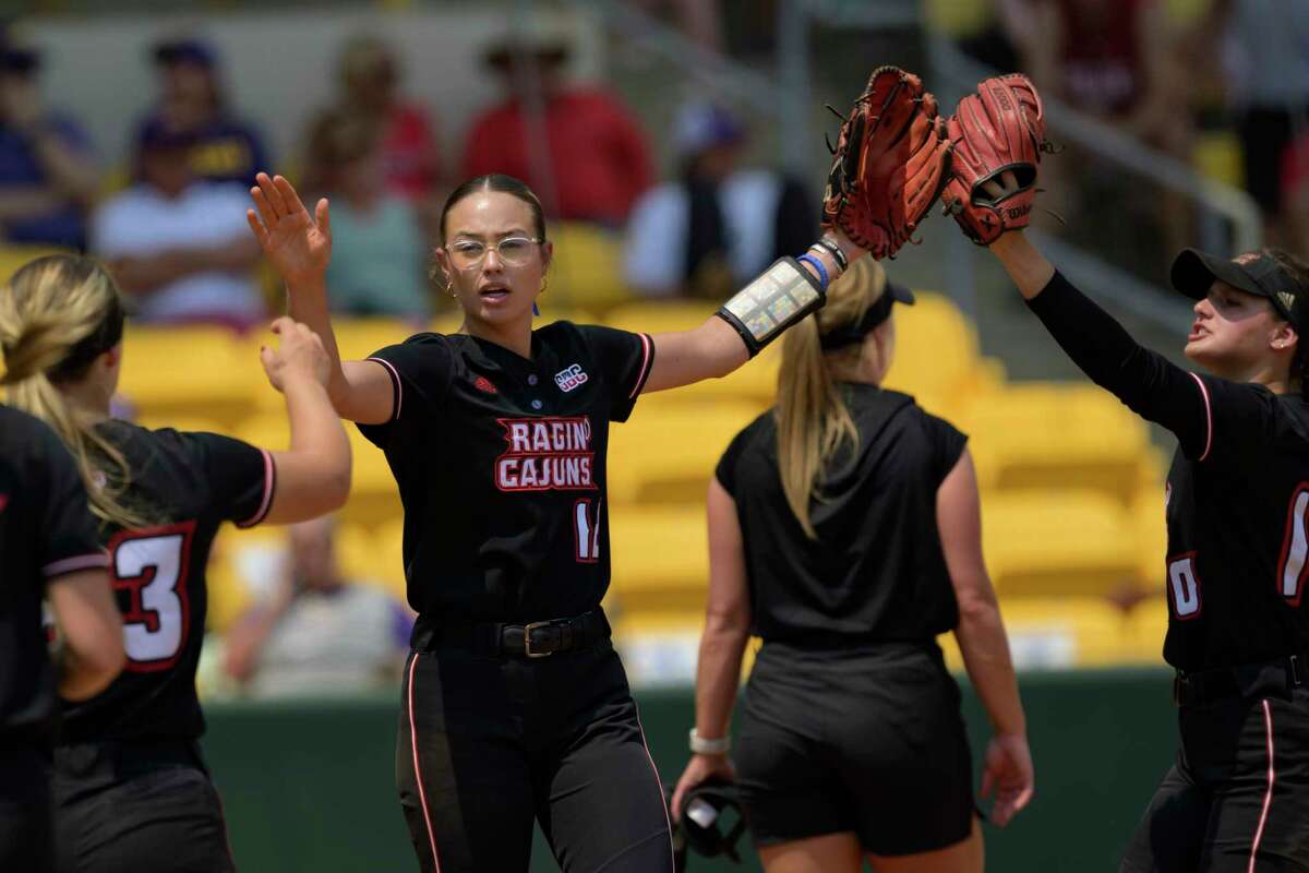 Houston-area alumni reach regional stage in NCAA softball