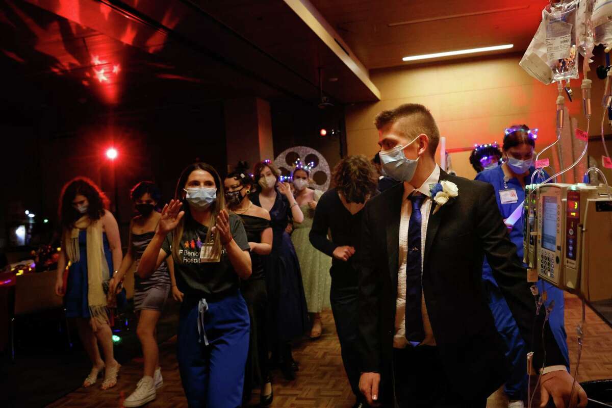 UCSF teen patients have their Hollywood moment at prom