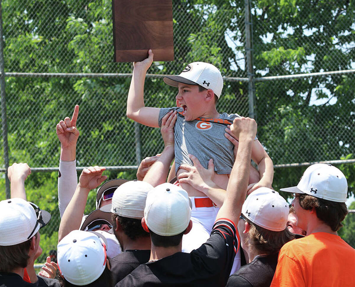 Undefeated Miners fend off Piasa Birds to win regional title