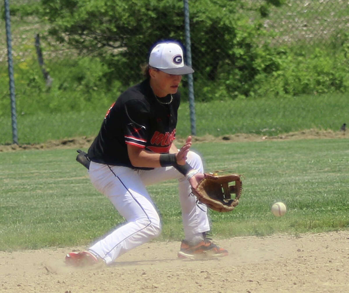 Undefeated Miners fend off Piasa Birds to win regional title