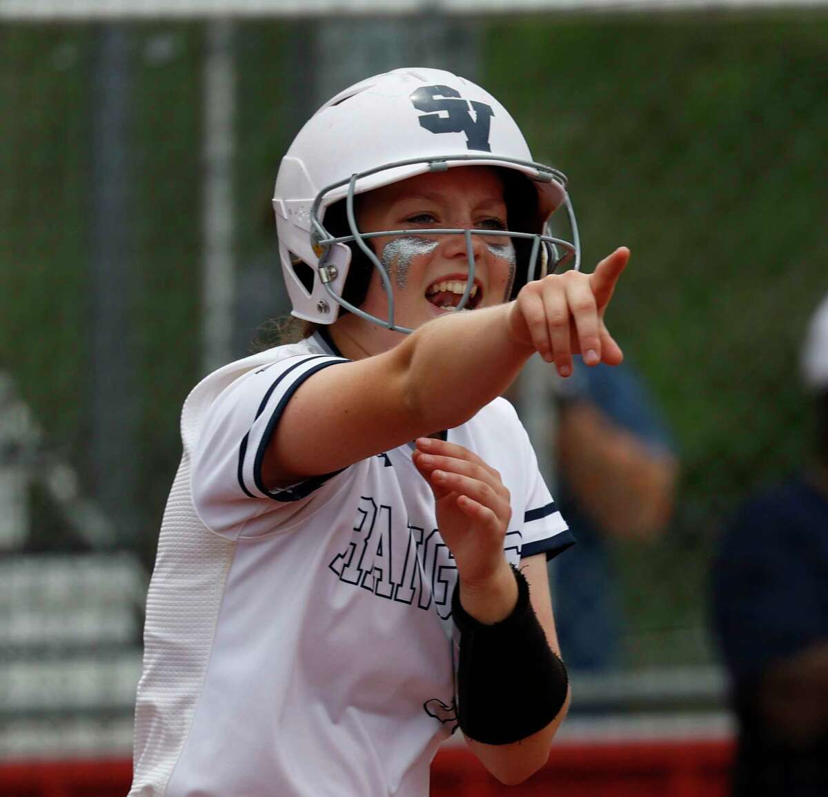Smithson Valley battles back for Saturday sweep of Mercedes in semis